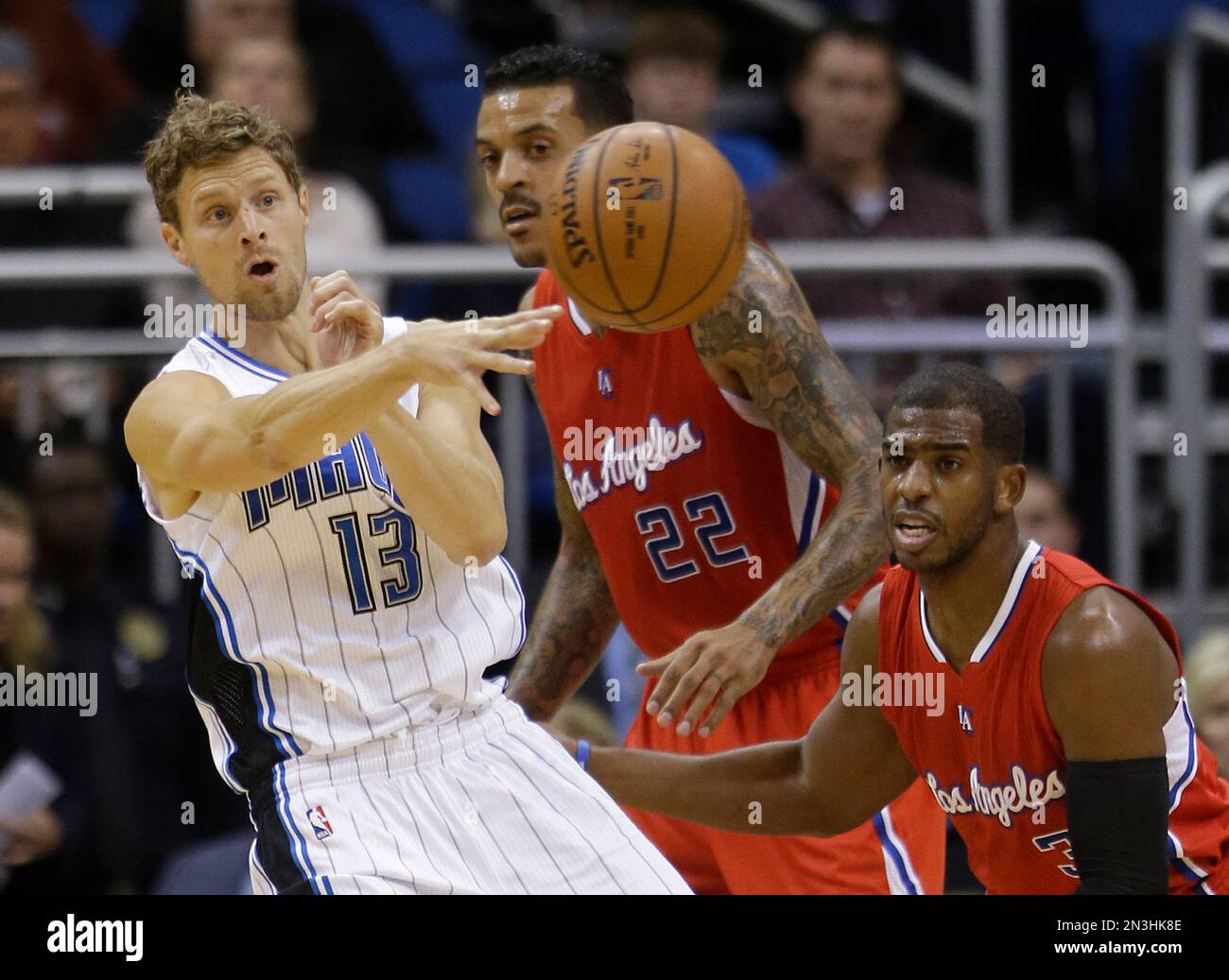 Orlando Magic's Luke Ridnour (13) passes the ball past Los Angeles ...