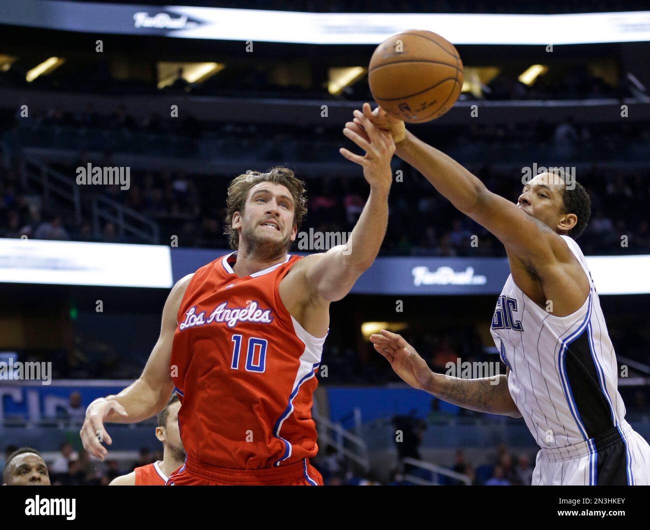 Los Angeles Clippers' Spencer Hawes (10) and Orlando Magic's Channing ...