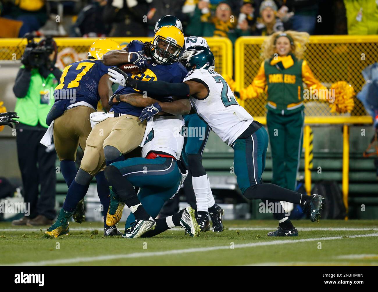 Green Bay Packers running back Eddie Lacy (27) runs in for a touchdown ...