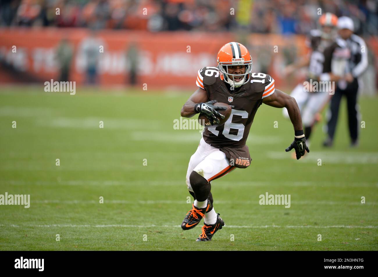 Cleveland Browns wide receiver Andrew Hawkins runs to the end zone on a ...