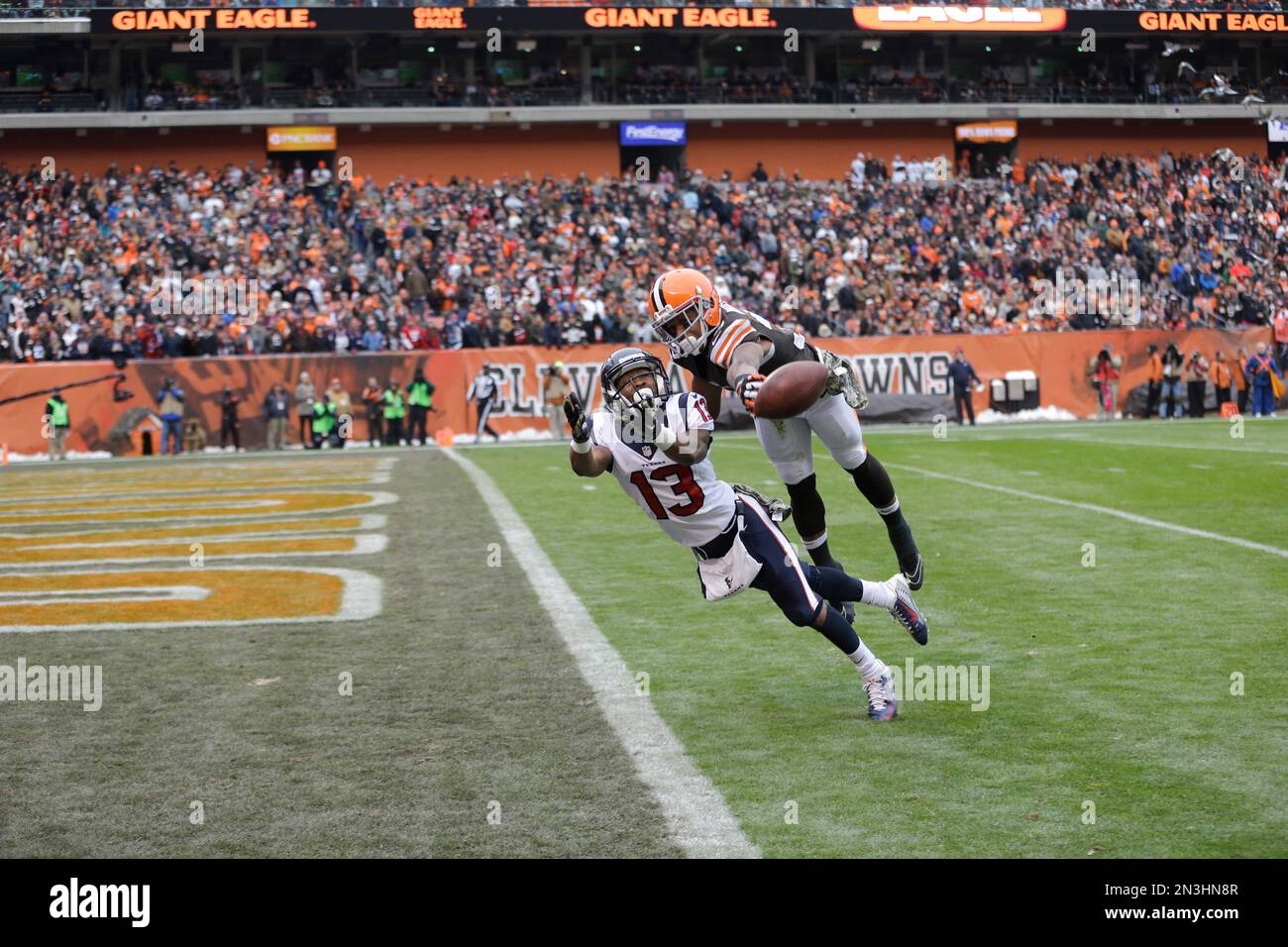 Cleveland Browns defensive back K'Waun Williams breaks up a pass for ...