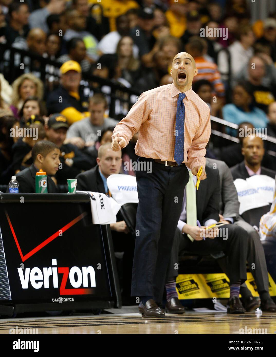 Virginia Commonwealth head coach Shaka Smart directs his team during ...