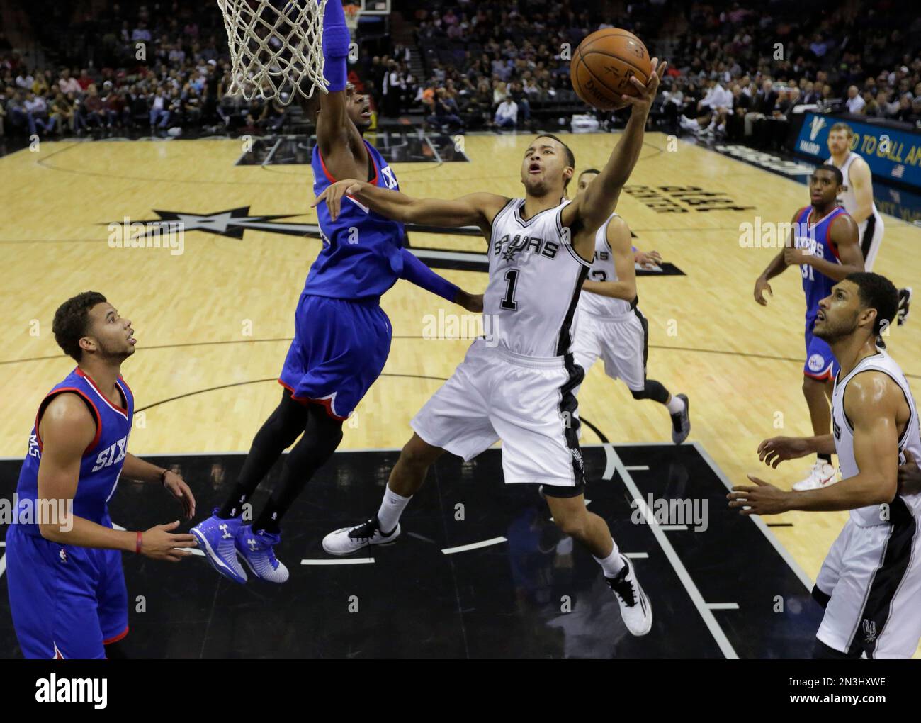 San Antonio Spurs' Kyle Anderson (1) shoots around Philadelphia 76ers ...