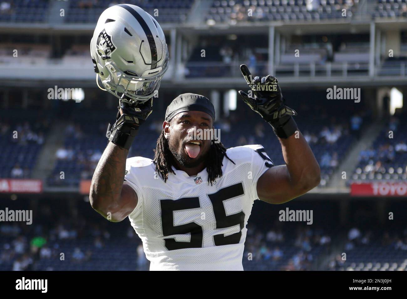 Oakland Raiders outside linebacker Sio Moore wears Salute to Service ...