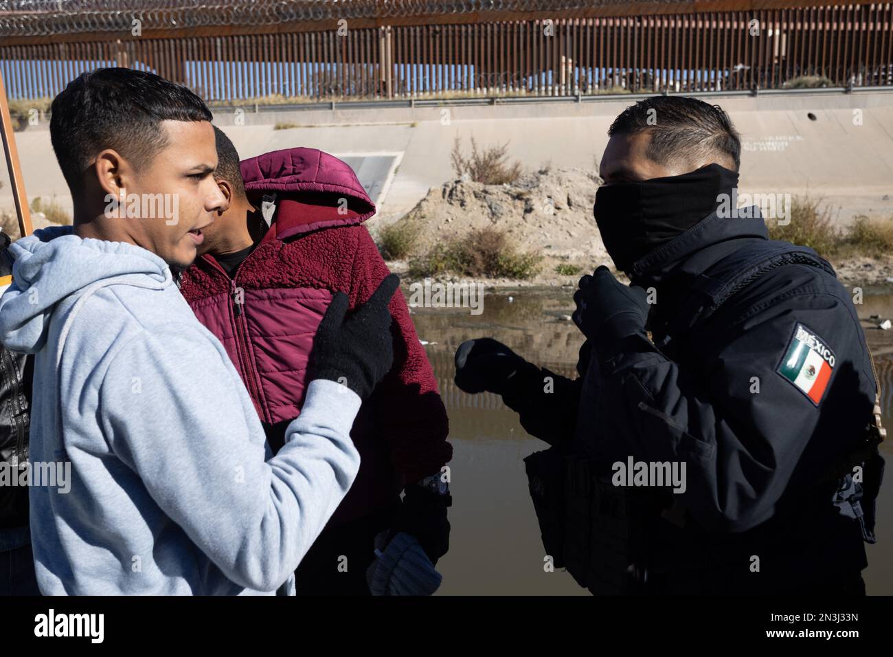 Border wall ciudad juarez el paso hi-res stock photography and images ...
