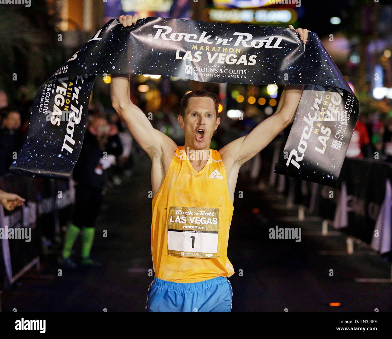 Ben Bruce celebrates after winning the Rock 'n' Roll Las Vegas Marathon ...