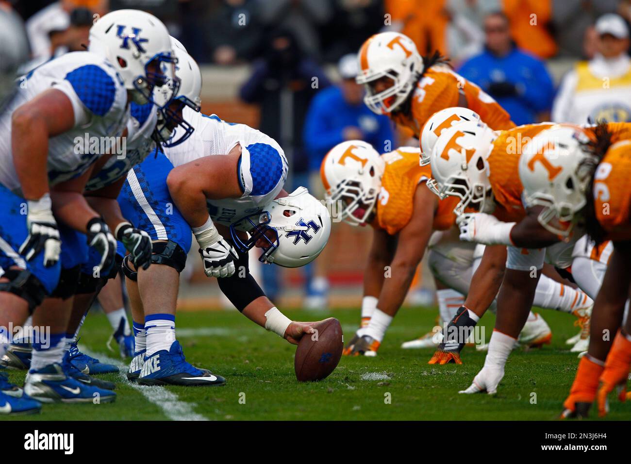 Kentucky center Jon Toth (72) prepares to snap the ball during an NCAA ...