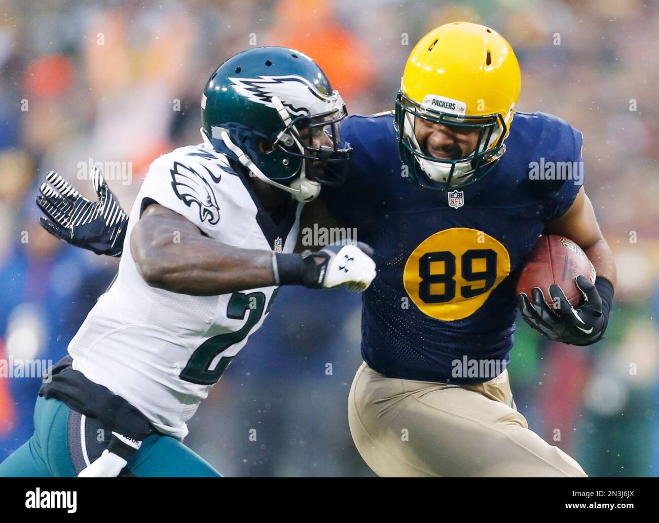 Green Bay Packers' Richard Rodgers tries to get past Philadelphia ...