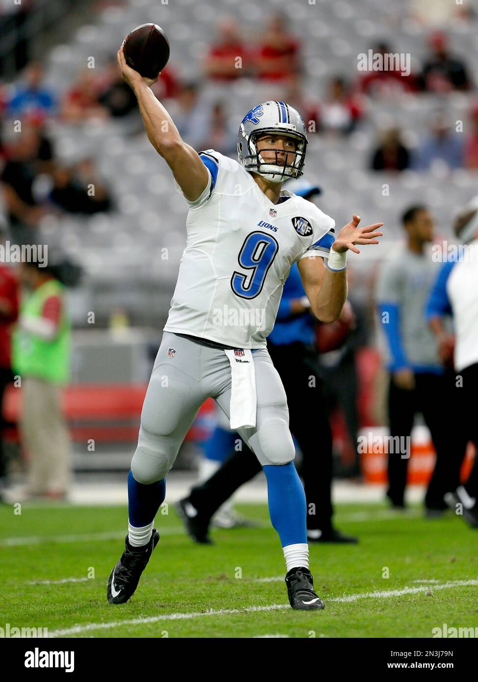 Detroit Lions quarterback Matthew Stafford (9) warms up prior to an NFL ...