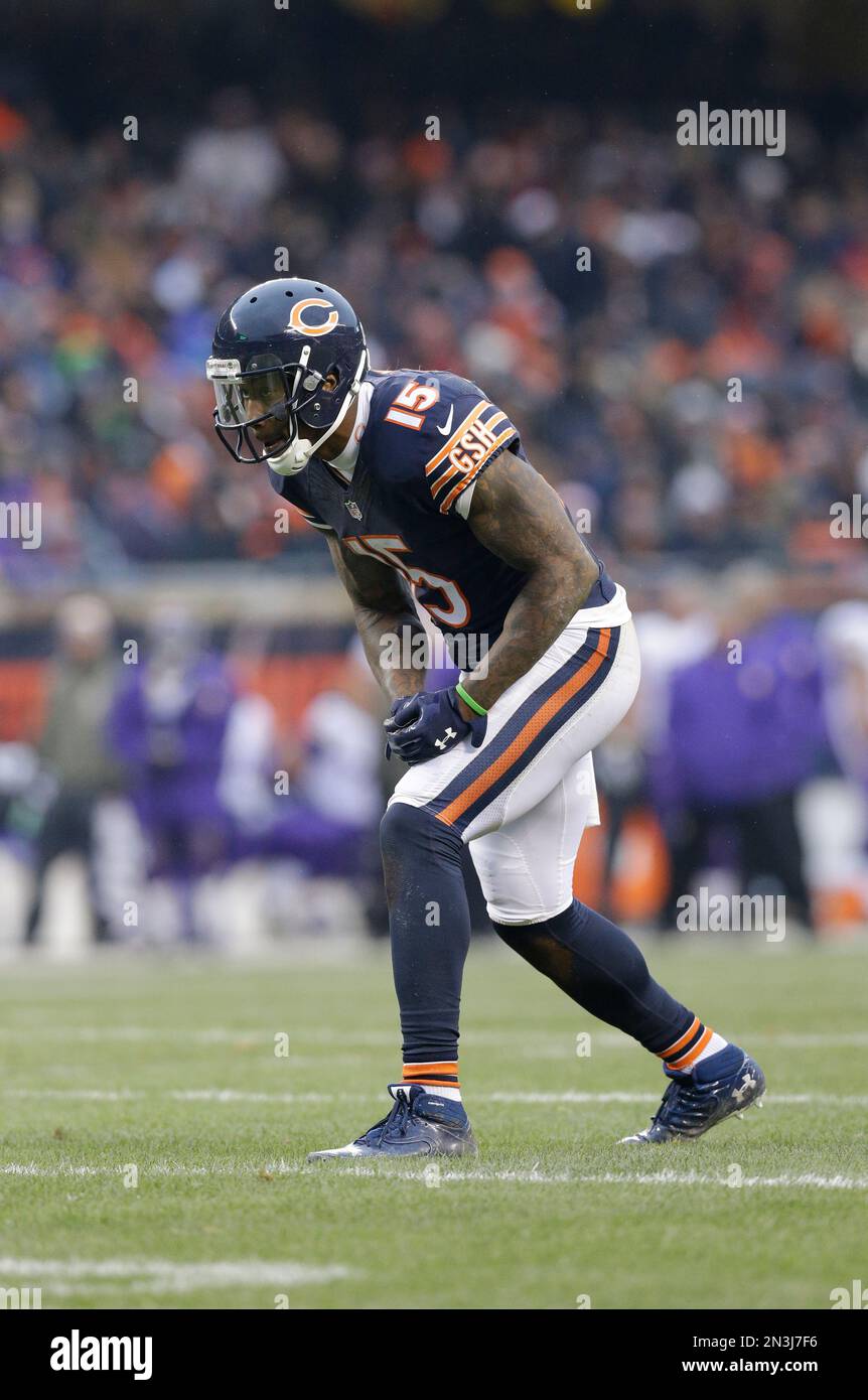 Chicago Bears receiver Brandon Marshall (15) waits for a play to begin ...