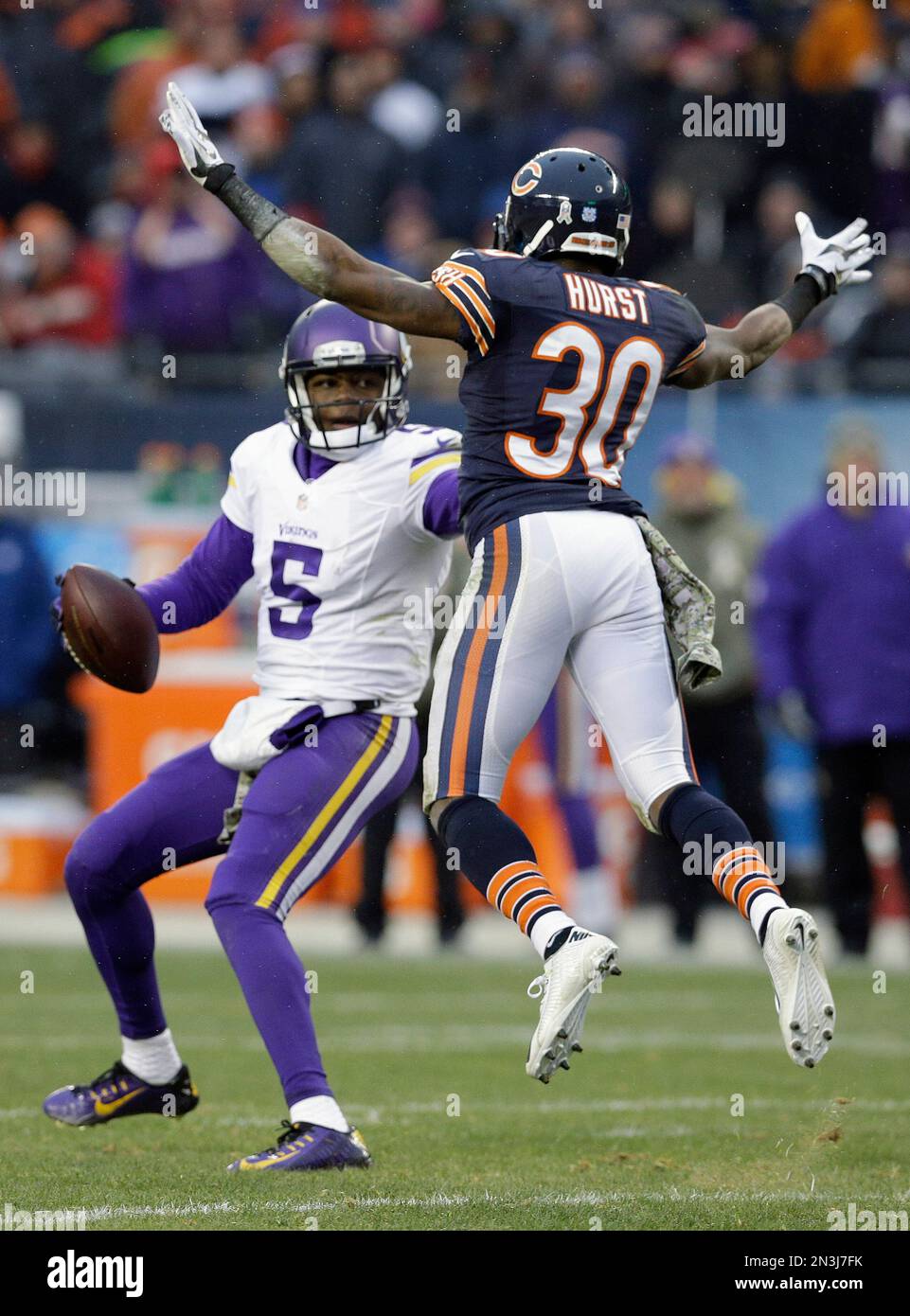 Chicago Bears cornerback Demontre Hurst (30) pressures Minnesota ...