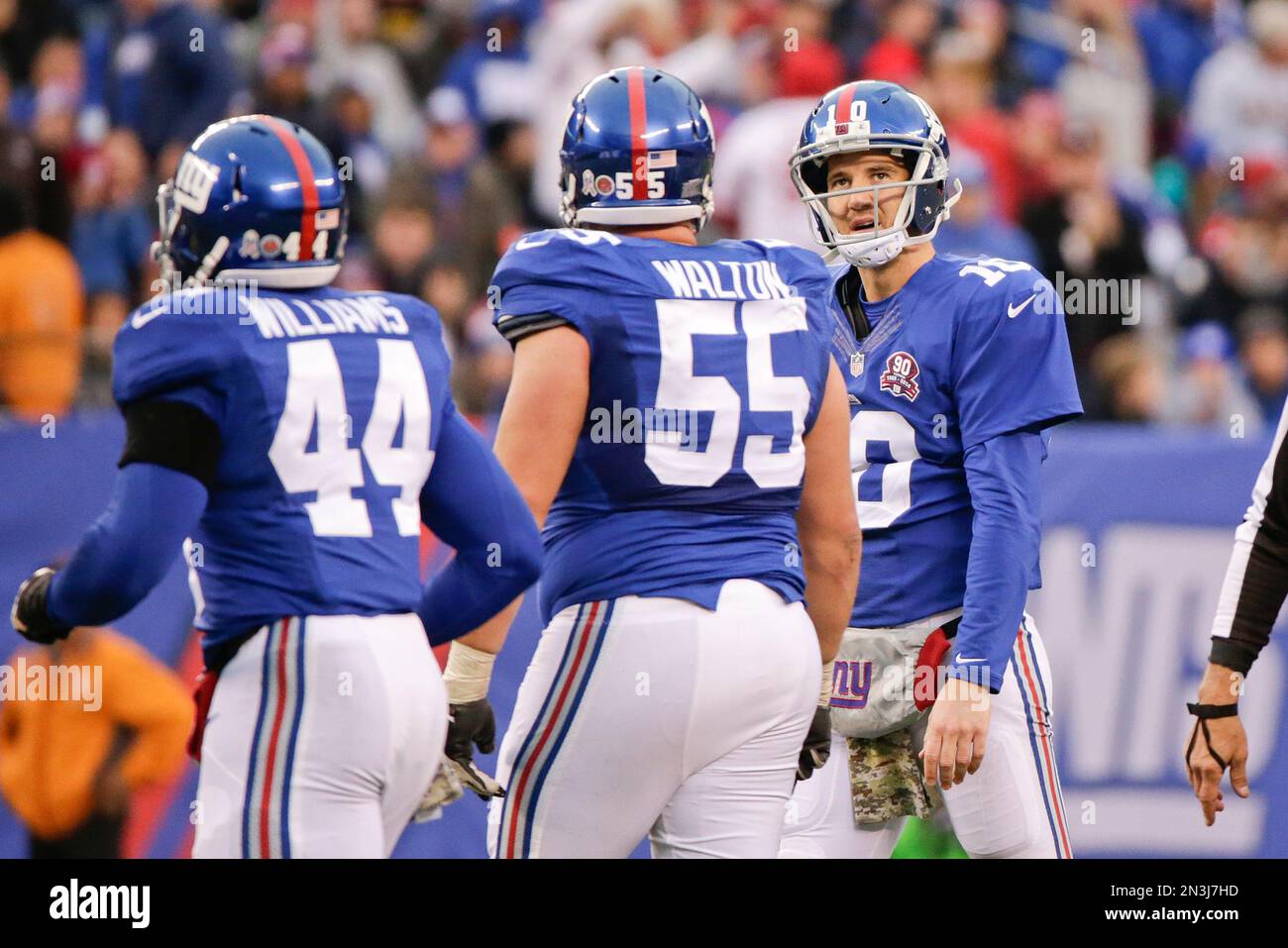 New York Giants quarterback Eli Manning (10) reacts after throwing an ...