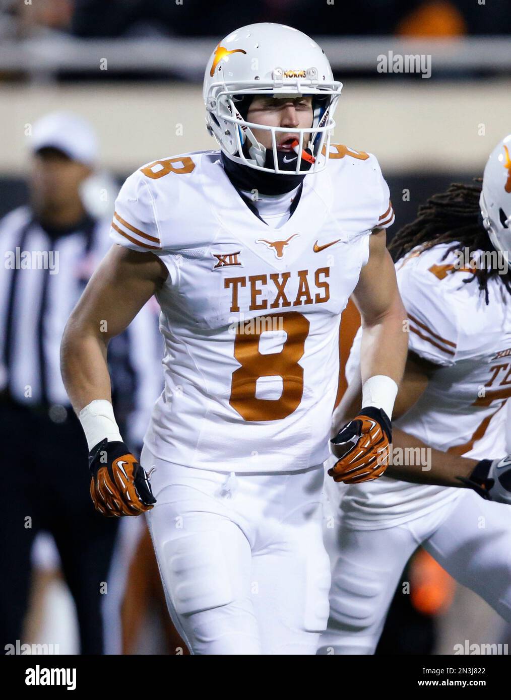 Texas's Jaxon Shipley (8) is pictured in the first quarter of an NCAA ...