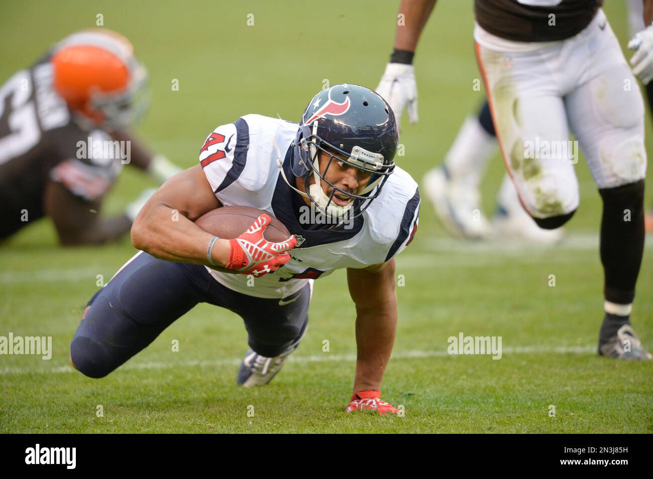 Houston Texans running back Jonathan Grimes runs for a first down ...