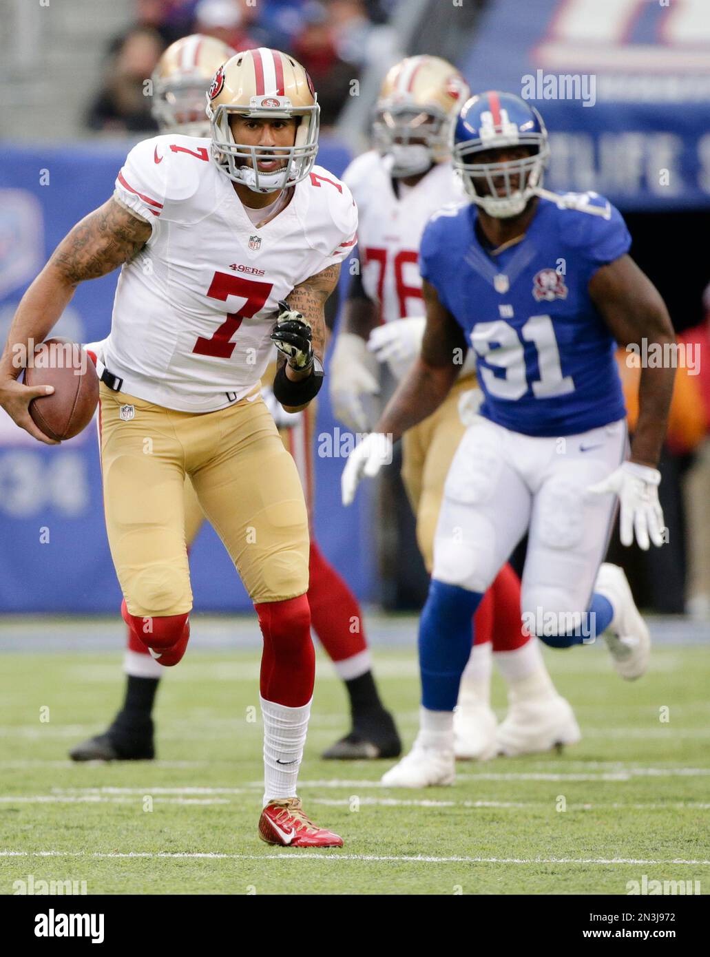 San Francisco 49ers quarterback Colin Kaepernick (7) rushes during the ...