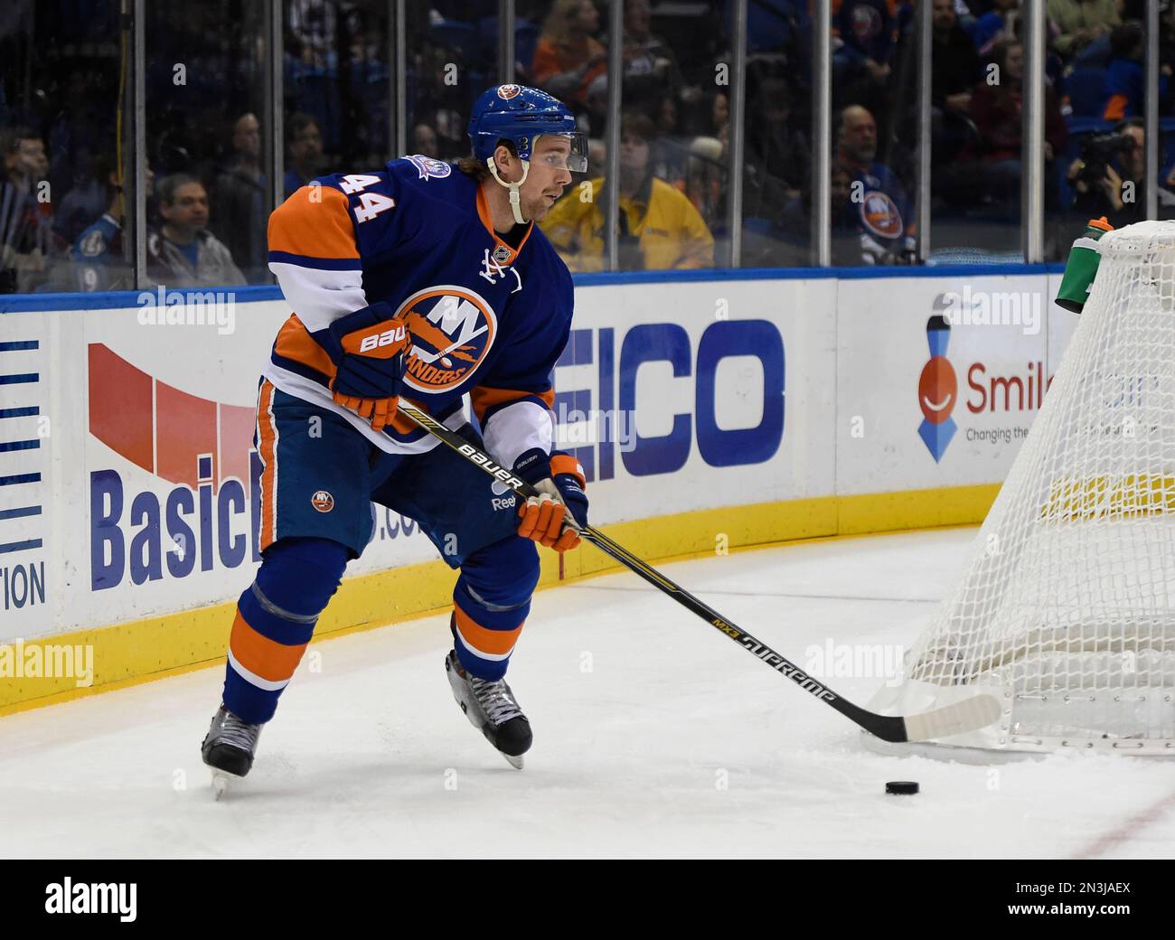 New York Islanders defenseman Calvin de Haan (44) looks to pass the ...
