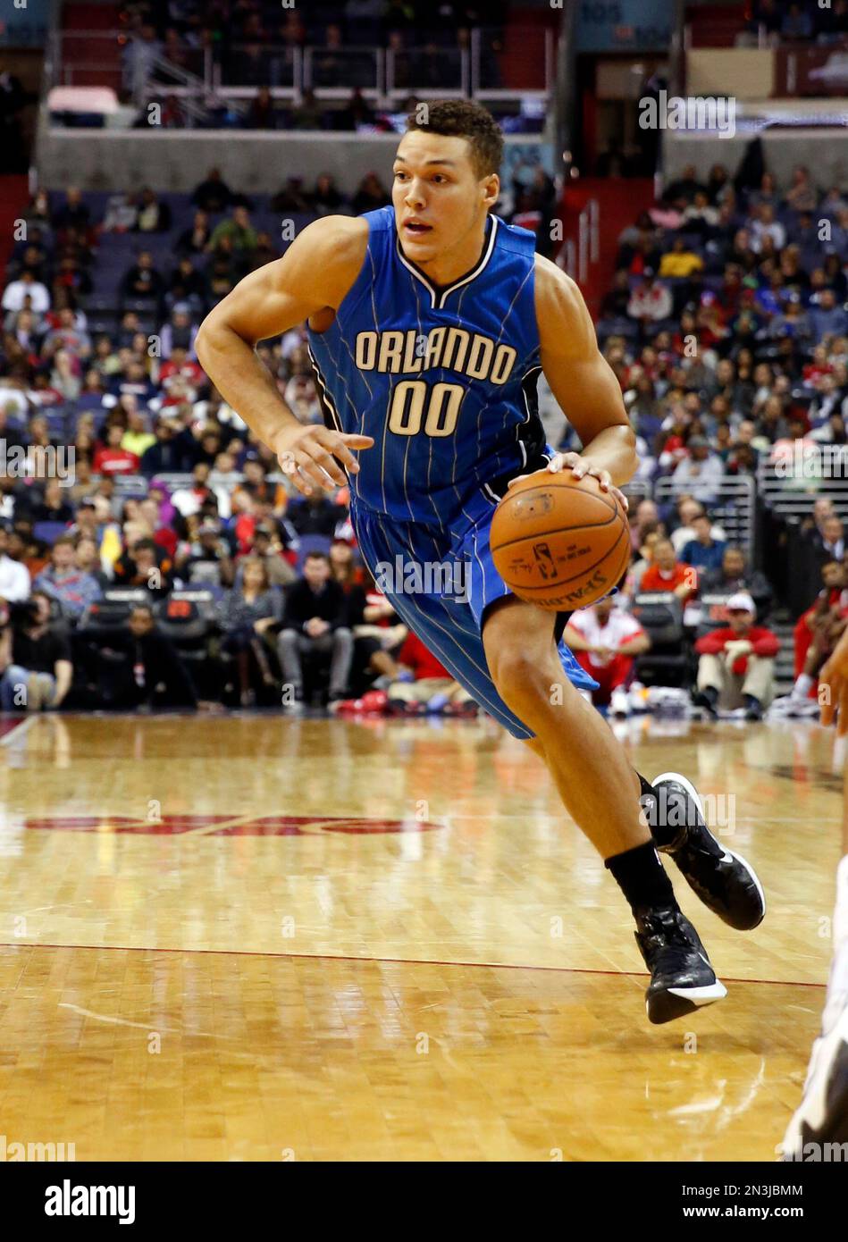 Orlando Magic forward Aaron Gordon (00) drives to the basket in the ...