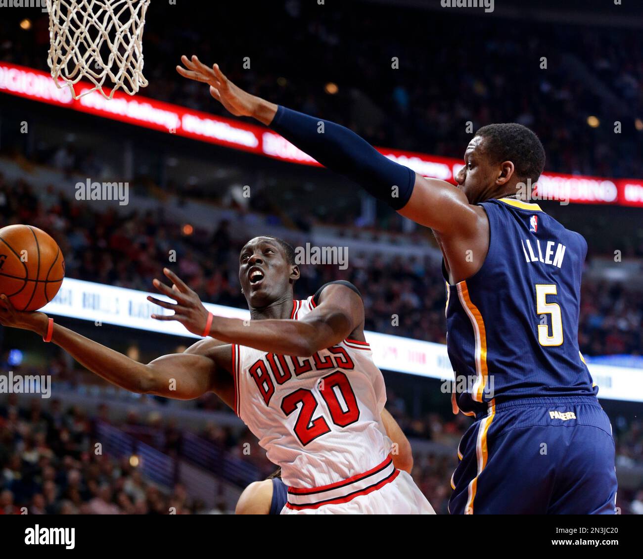 Chicago Bulls forward Tony Snell (20) shoots over Indiana Pacers' Lavoy ...