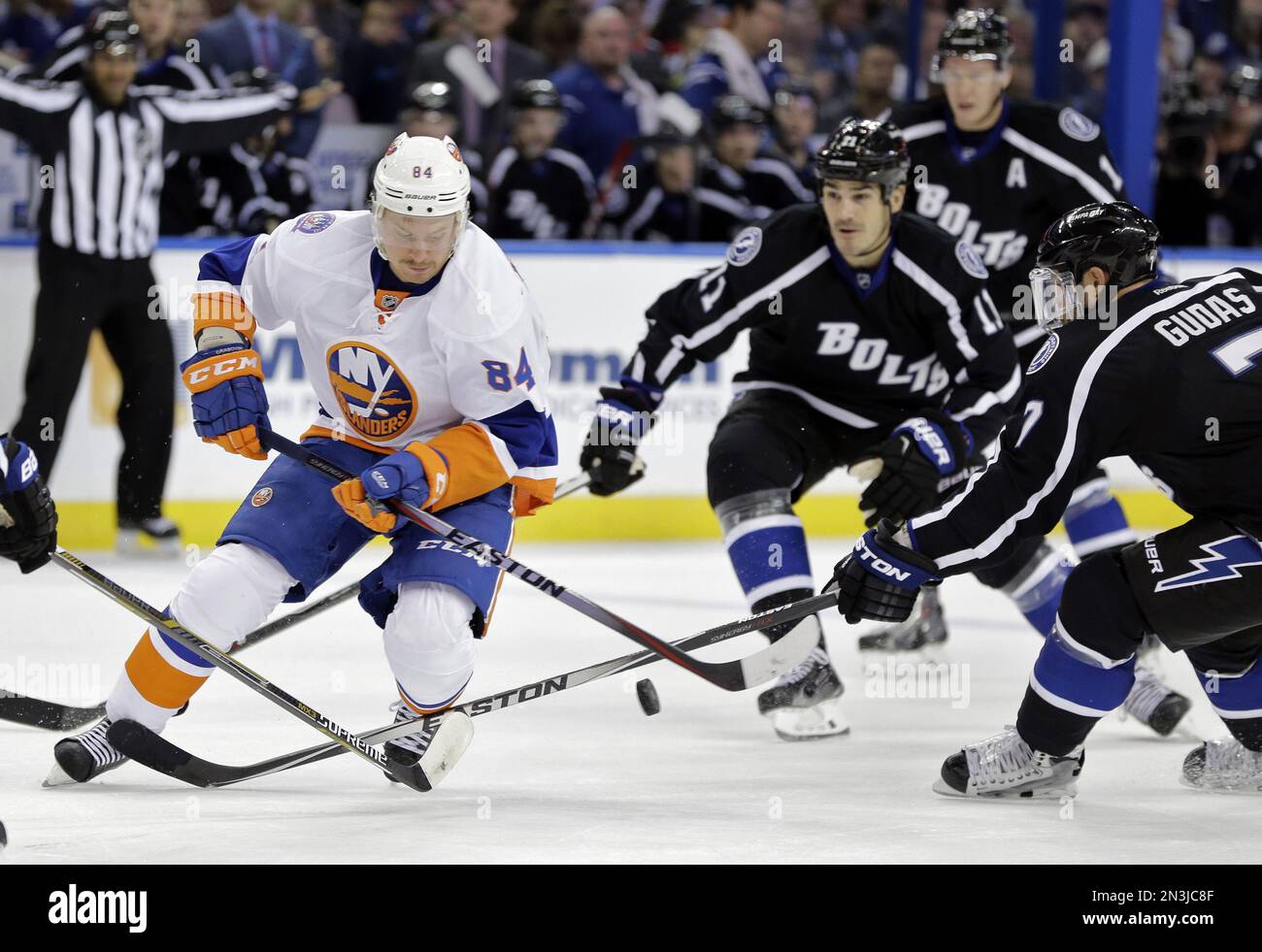 New York Islanders center Mikhail Grabovski (84), of Germany, controls ...