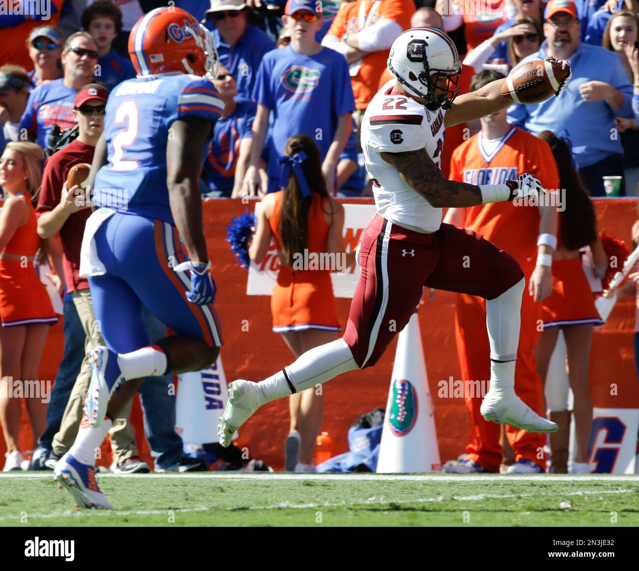 South Carolina running back Brandon Wilds (22) runs past Florida ...