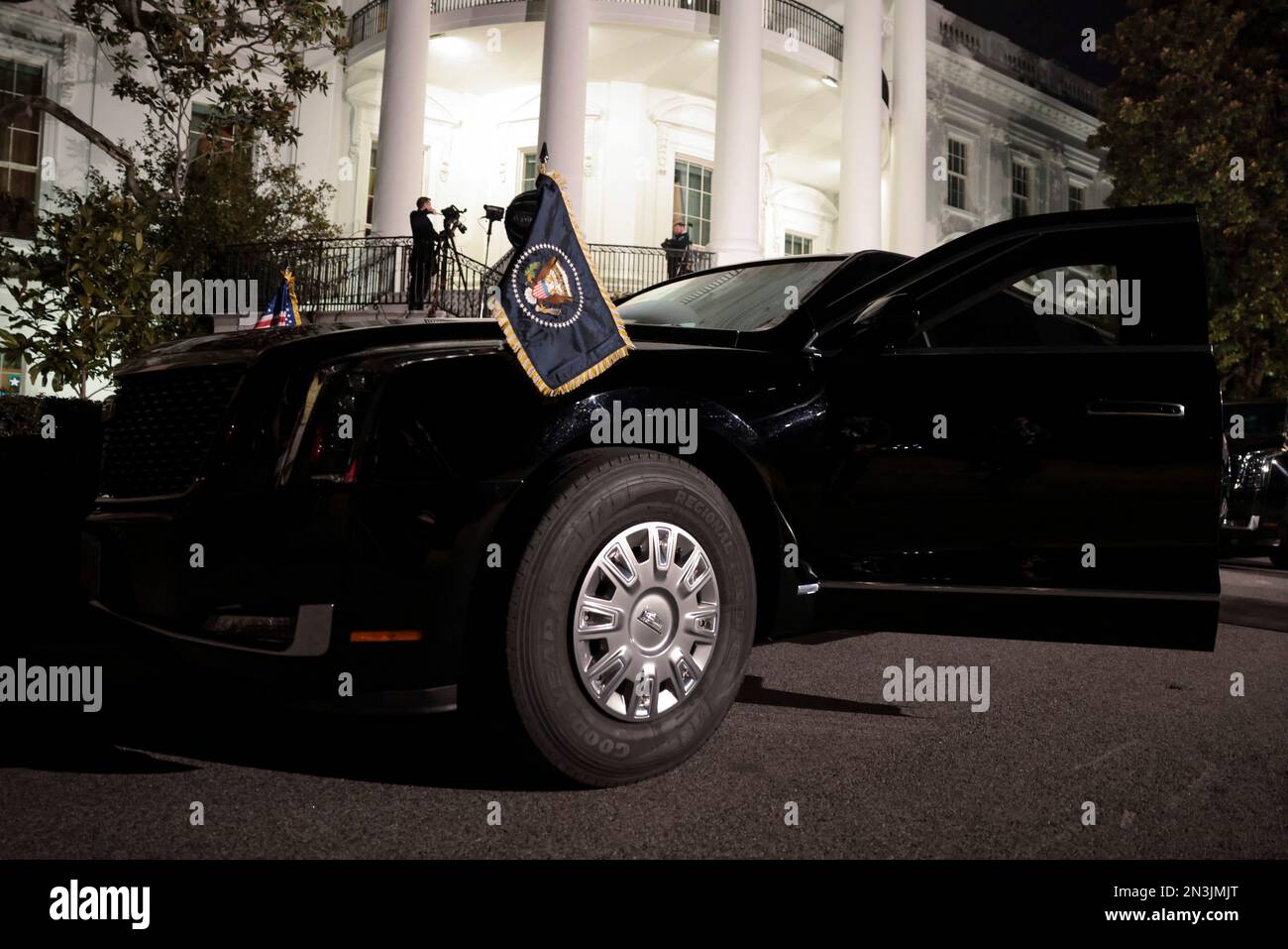 The Presidential Motorcade waits for U.S. President Joe Biden to ...