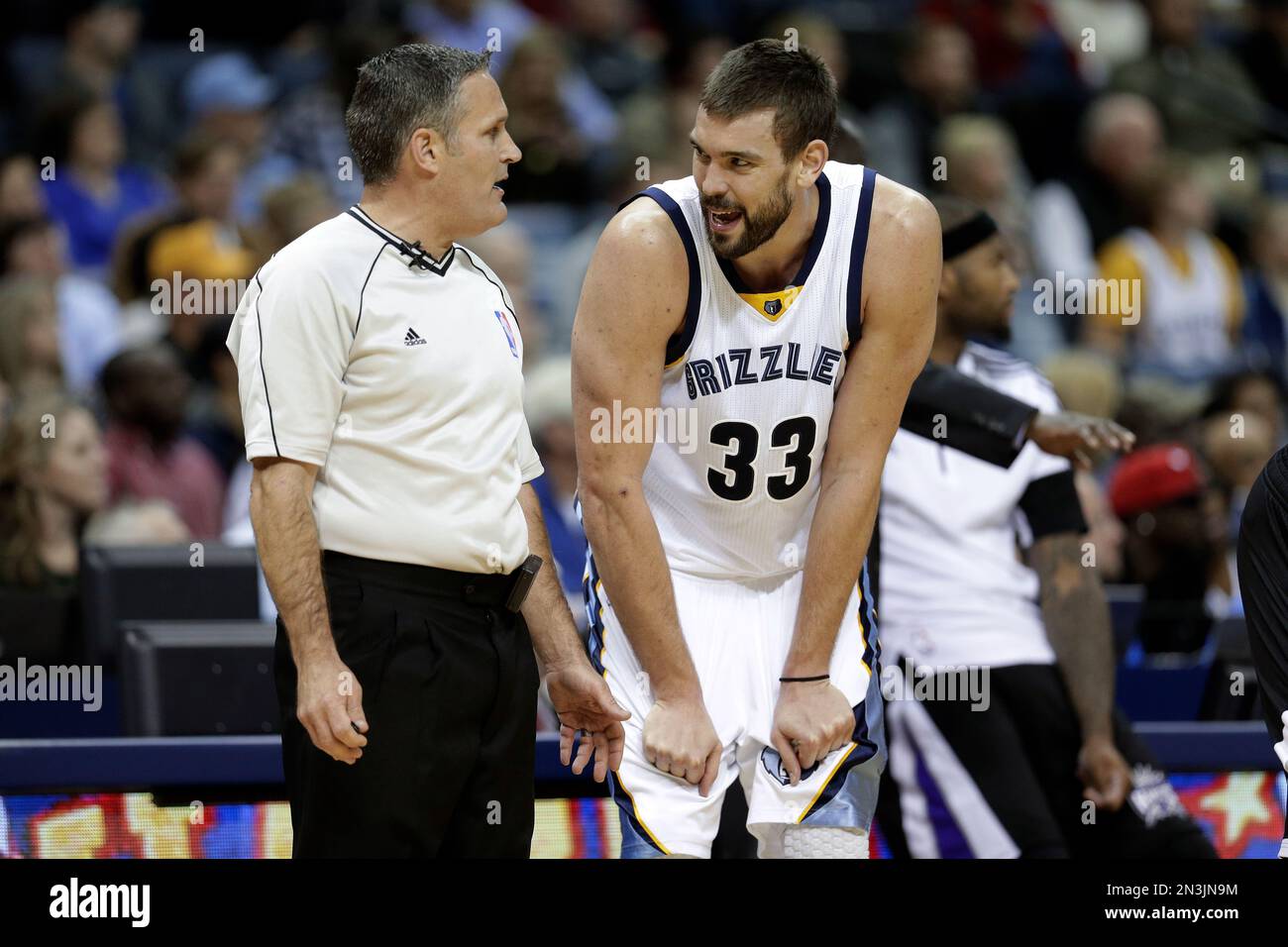 Referee Monty McCutchen (13) talks with Memphis Grizzlies center Marc ...