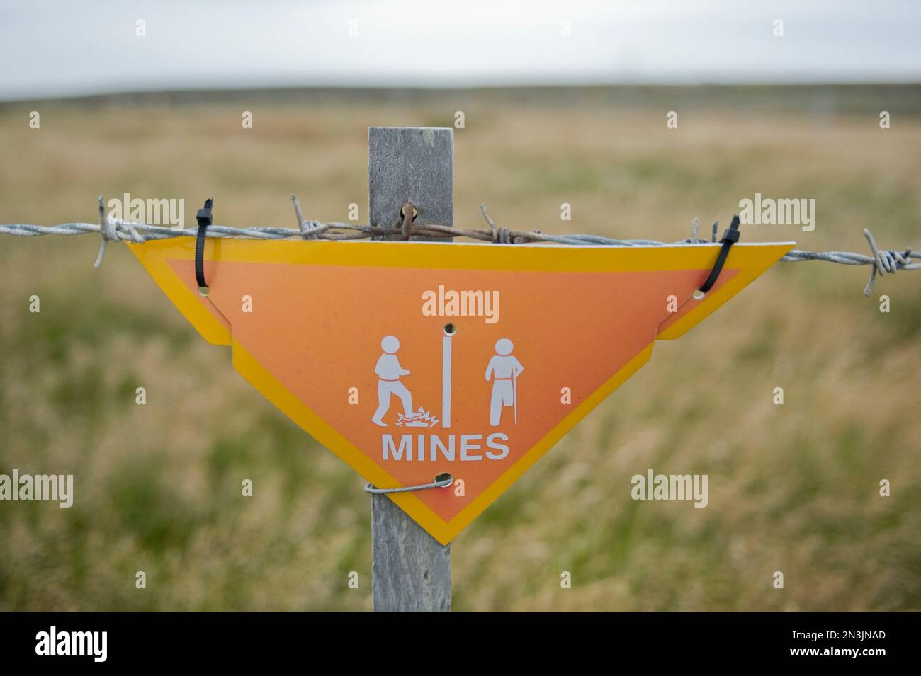 Land mine warning sign hi-res stock photography and images - Alamy