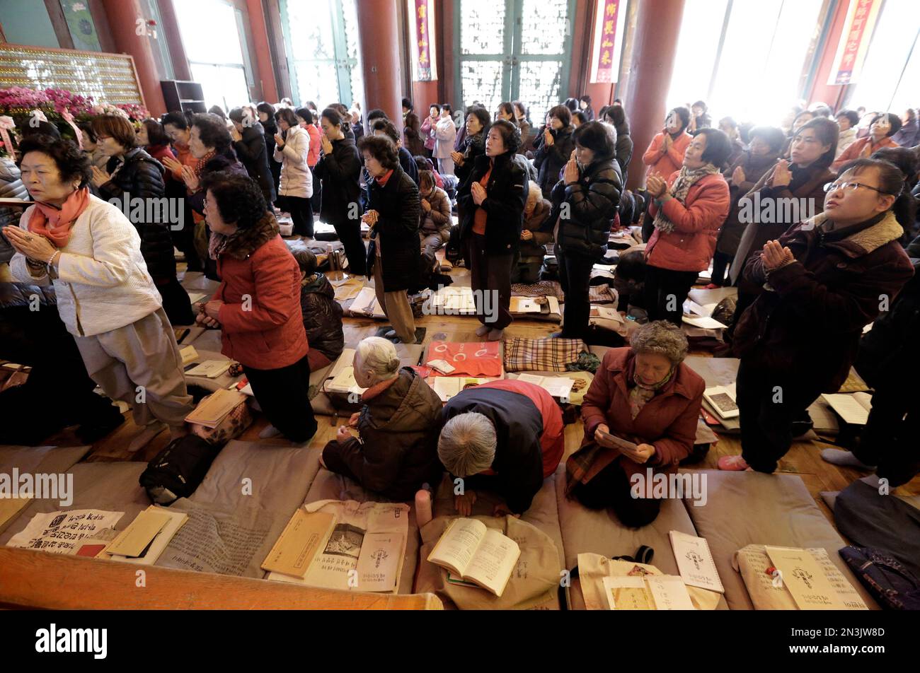 Parents pray to wish for their children' success in the Scholastic ...