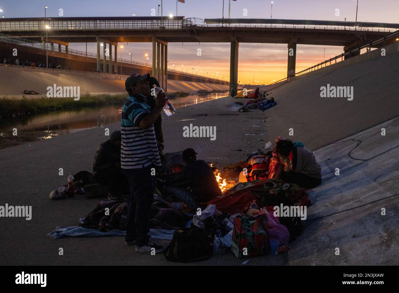 Refugee camp us mexican border hi-res stock photography and images - Alamy