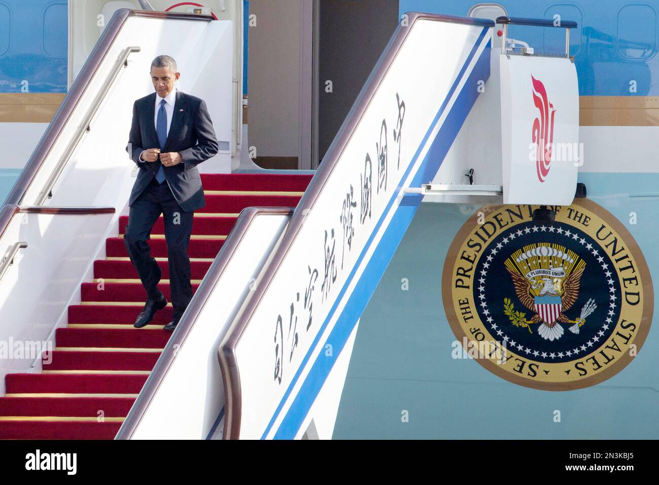 U.S. President Barack Obama steps off Air Force One as he arrives to ...