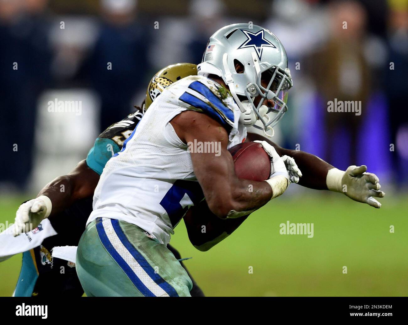 Jacksonville Jaguars linebacker J.T. Thomas tries to stop Dallas ...