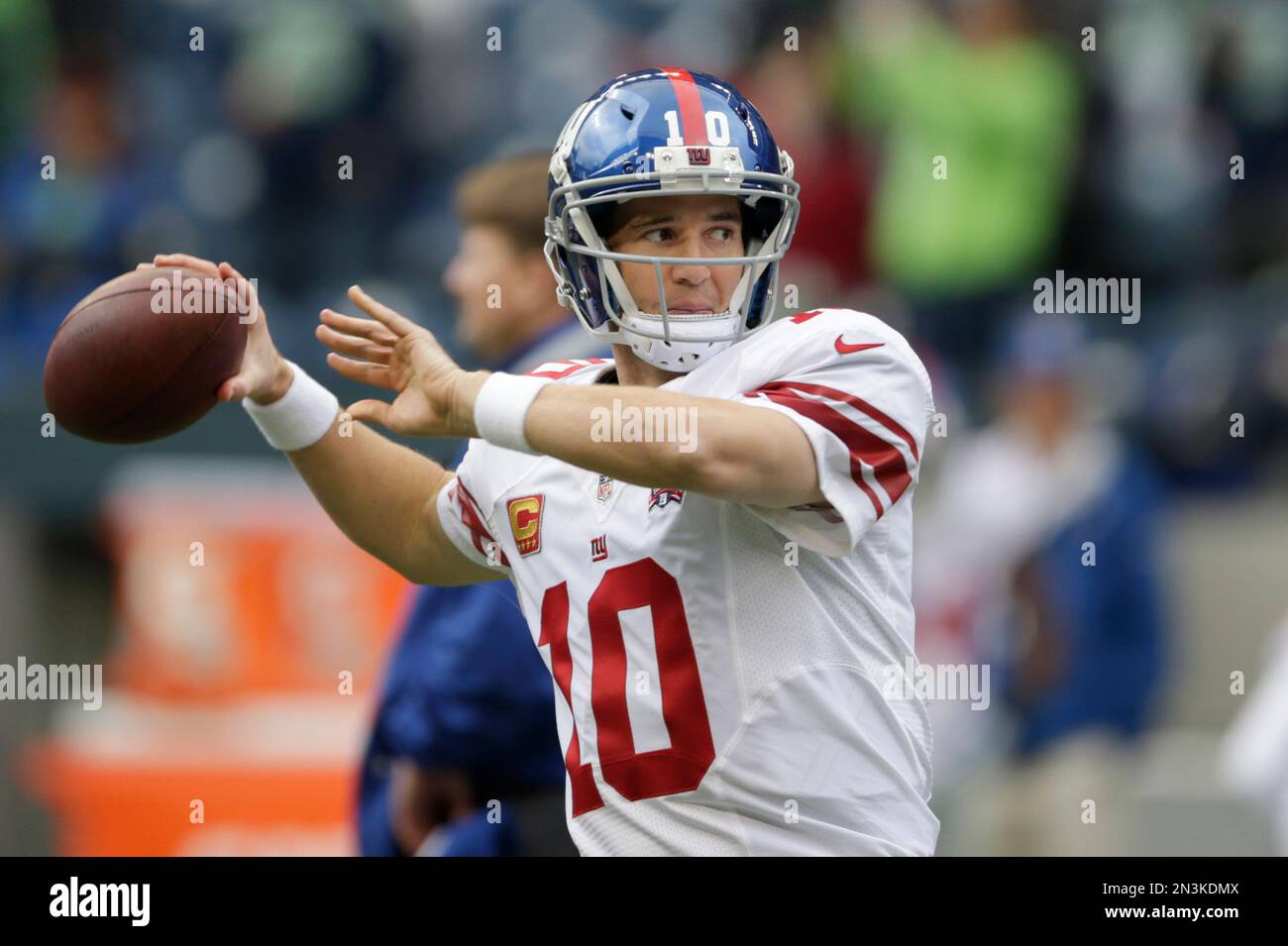 New York Giants quarterback Eli Manning passes during warmups before an ...
