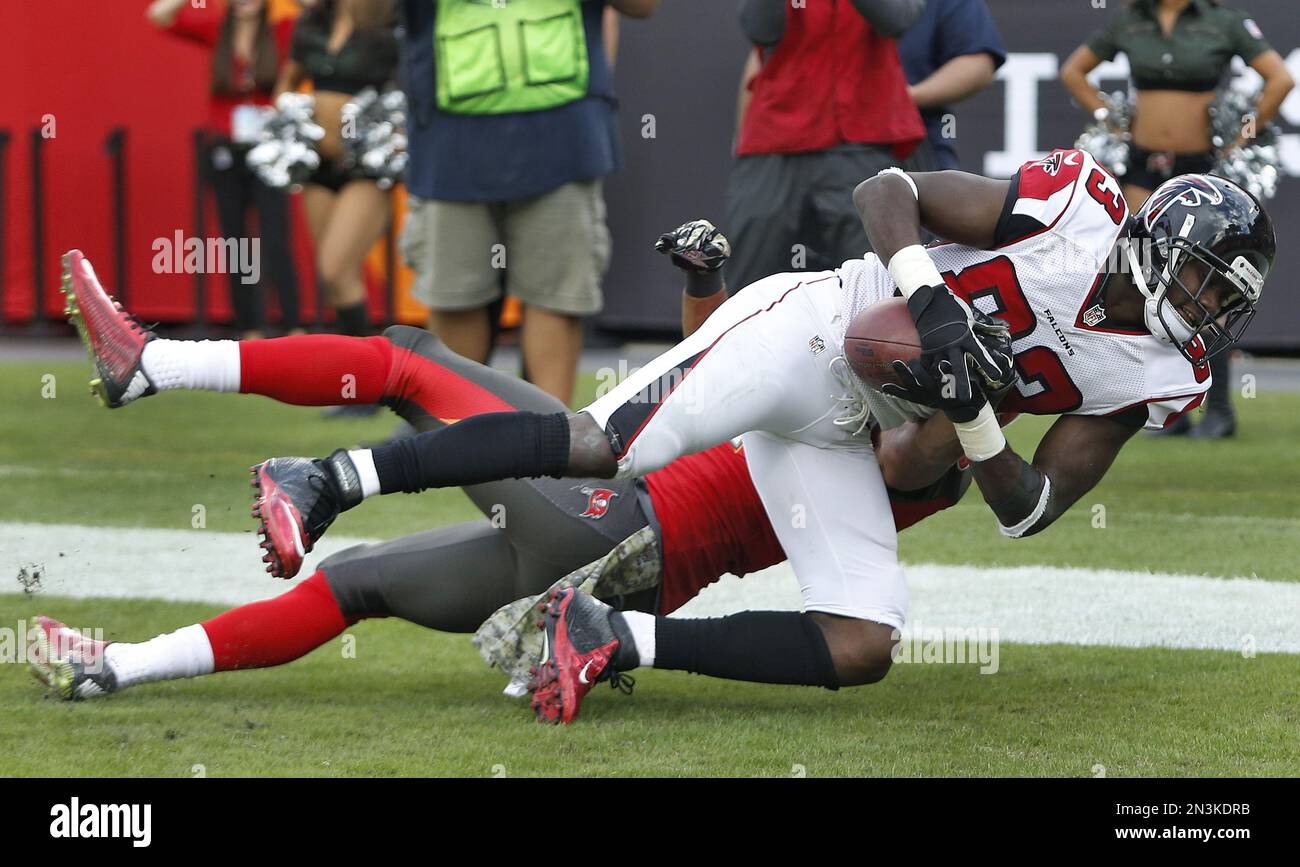 Atlanta Falcons wide receiver Harry Douglas (83) pulls in a two-point ...