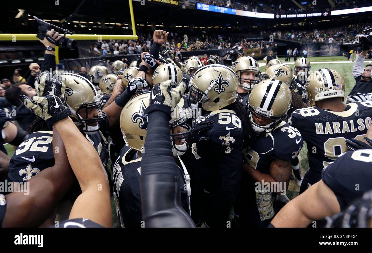 New Orleans Saints players huddle for a team chant before an NFL ...