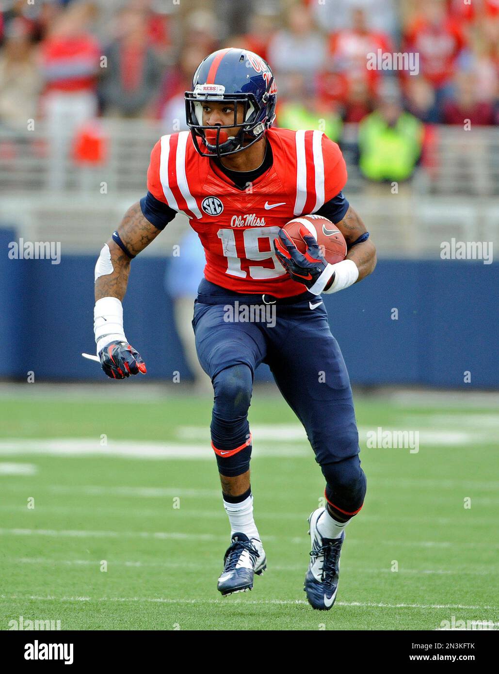 Mississippi wide receiver Derrick Jones (19) looks for room during the ...