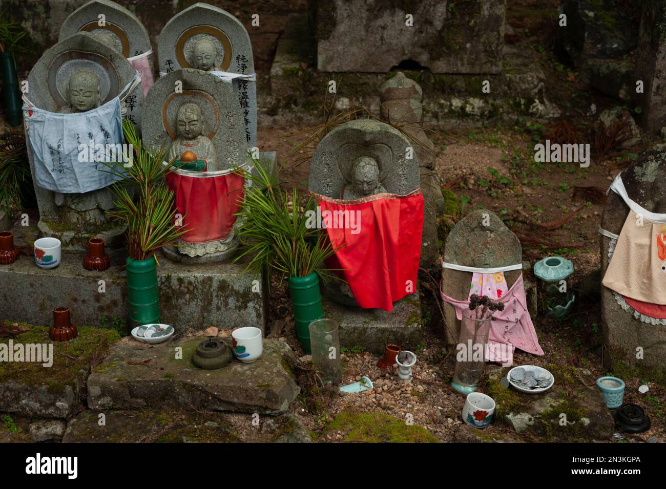Stone statues at the Okunoin Cemetery, Koyasan, Japan Stock Photo - Alamy