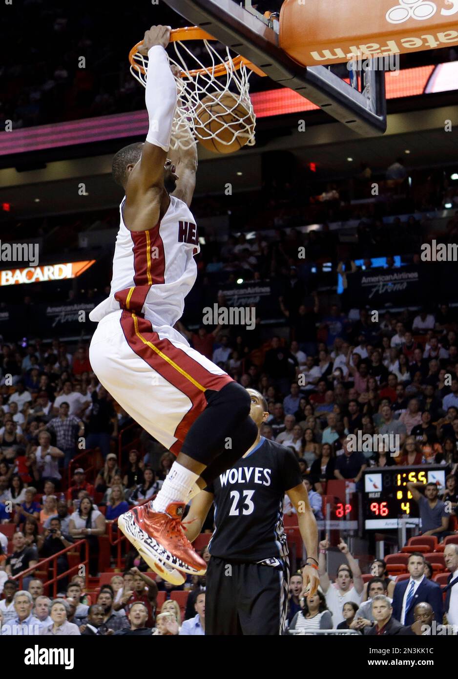 Miami Heat guard Dwyane Wade (3) dunks against the Minnesota ...
