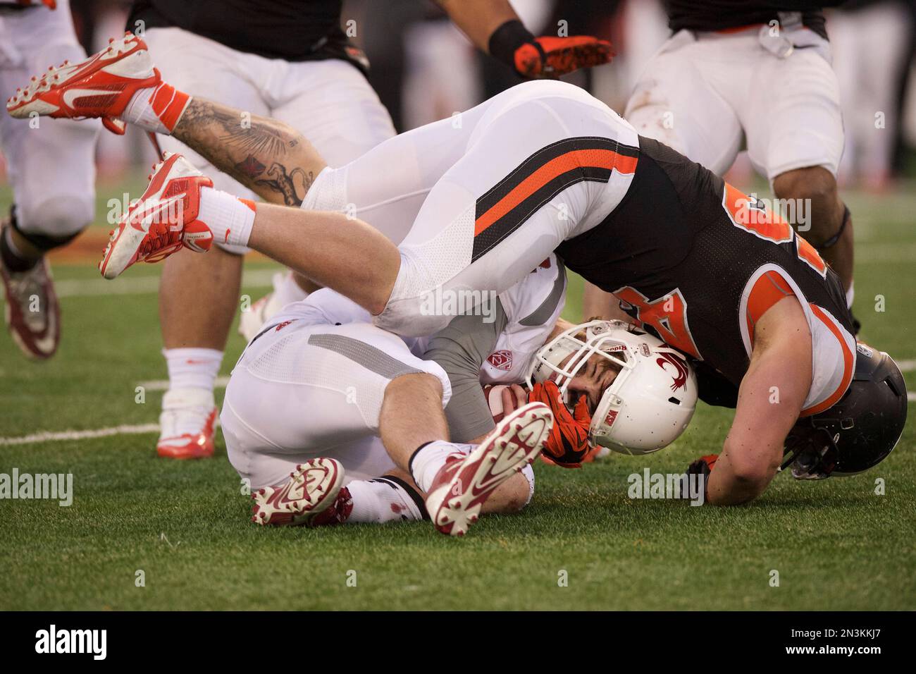 Oregon State defender Dylan Wynn (45) tackles Washington State ...