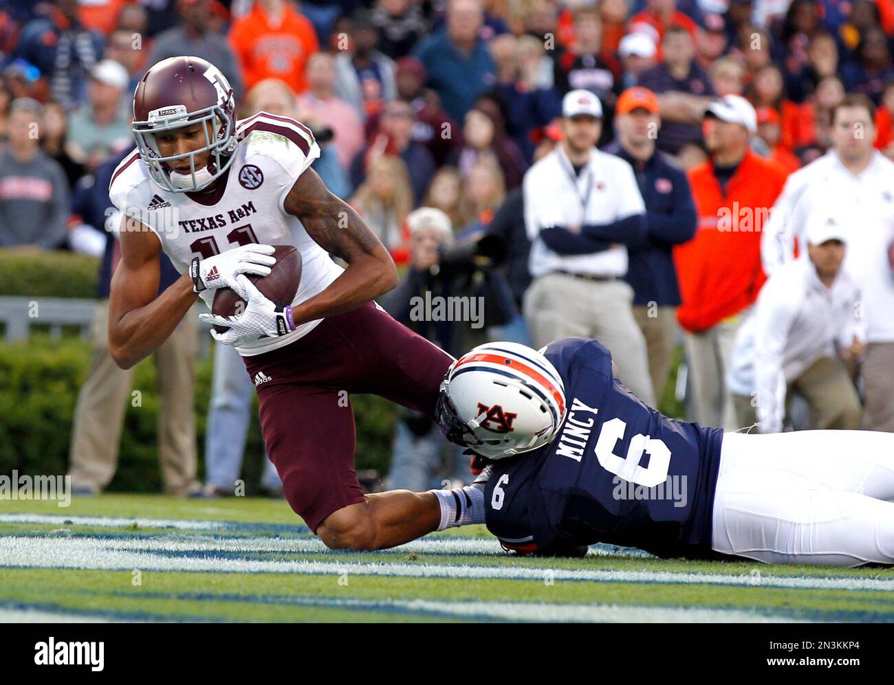 Texas A&M wide receiver Josh Reynolds (11) catches a pass for a ...