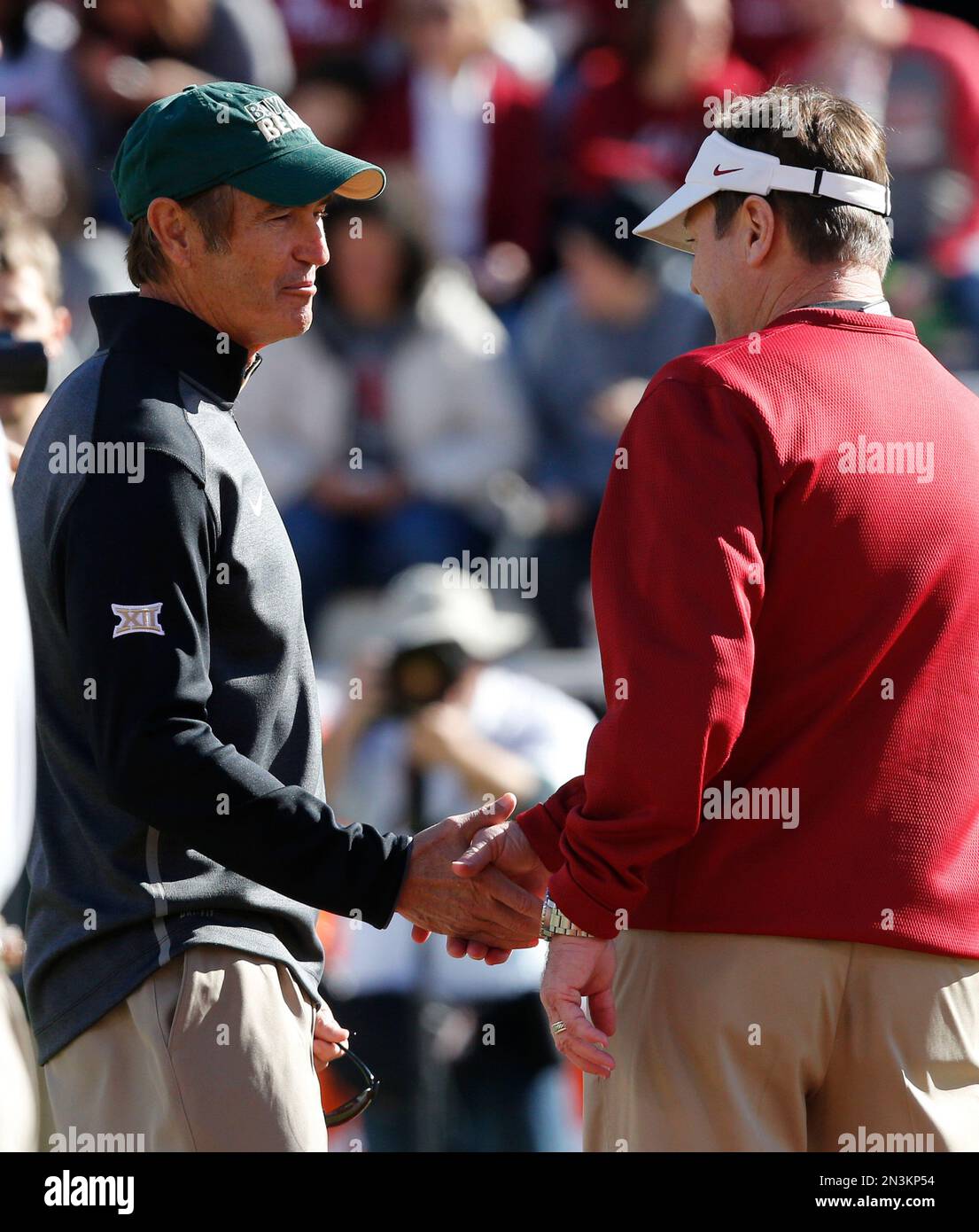 Baylor head coach Art Briles, left, and Oklahoma head coach Bob Stoops ...