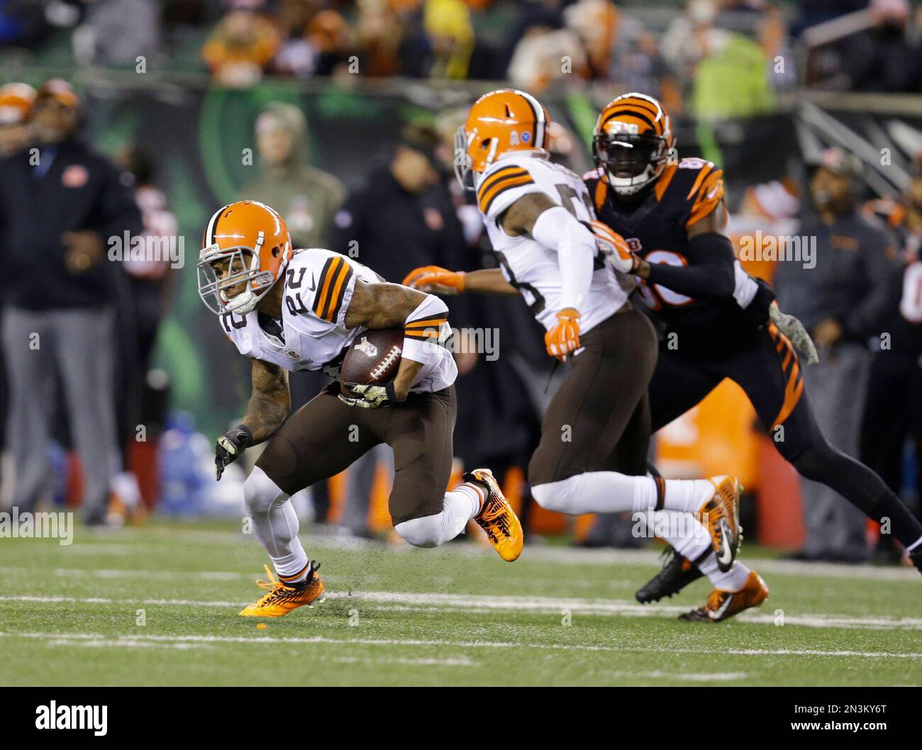 Cleveland Browns cornerback Buster Skrine (22) runs back an ...