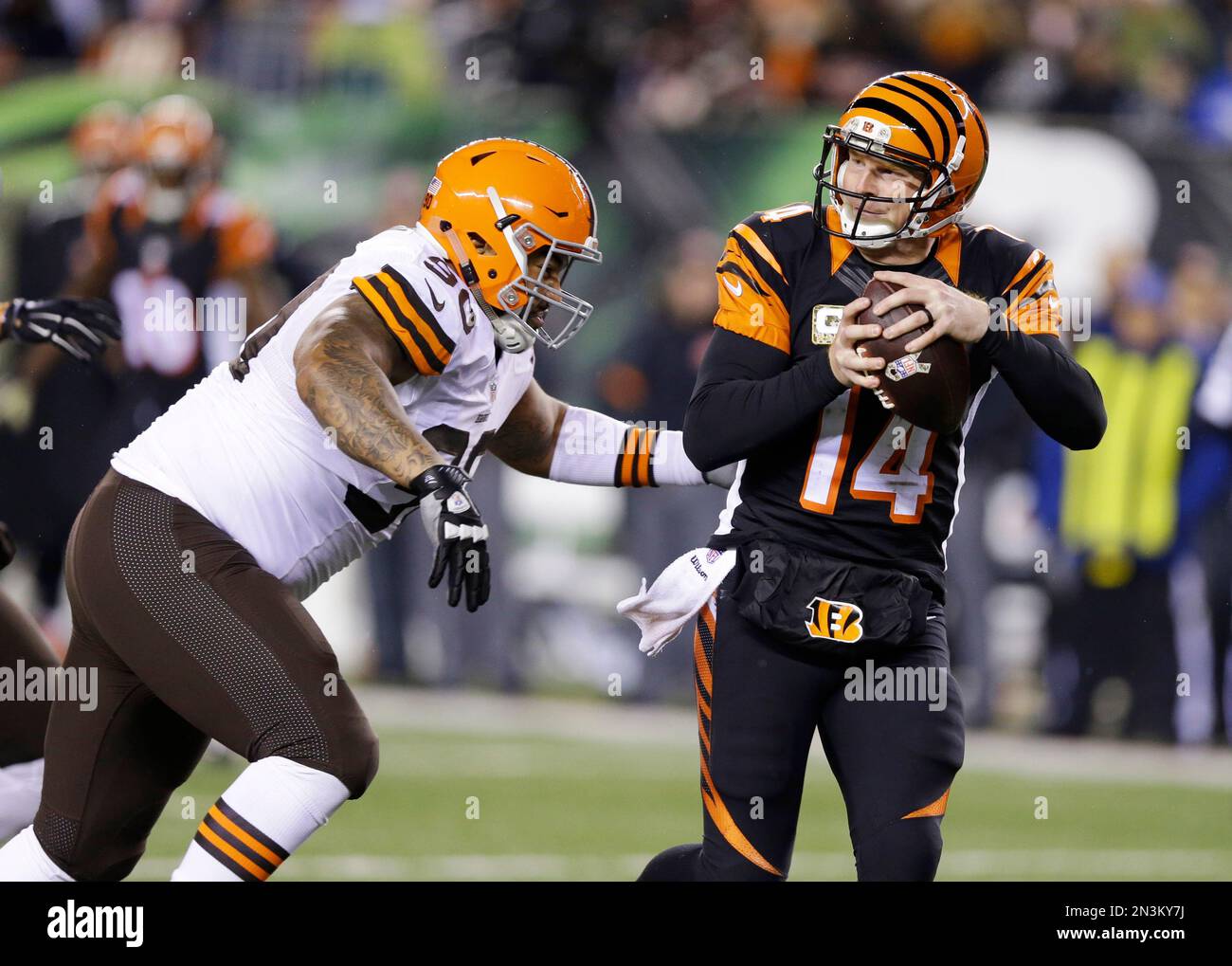 Cleveland Browns defensive end Billy Winn rushes Cincinnati Bengals ...