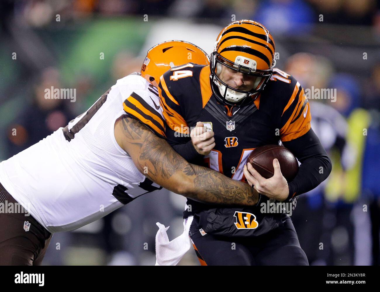 Cleveland Browns defensive end Billy Winn sacks Cincinnati Bengals ...