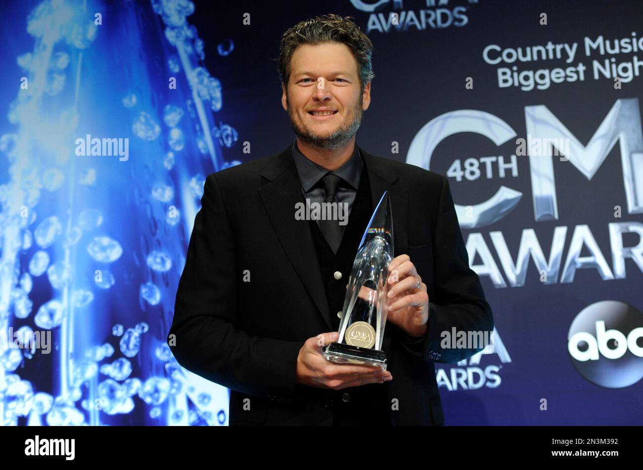 Blake Shelton poses in the press room with the award for male vocalist ...