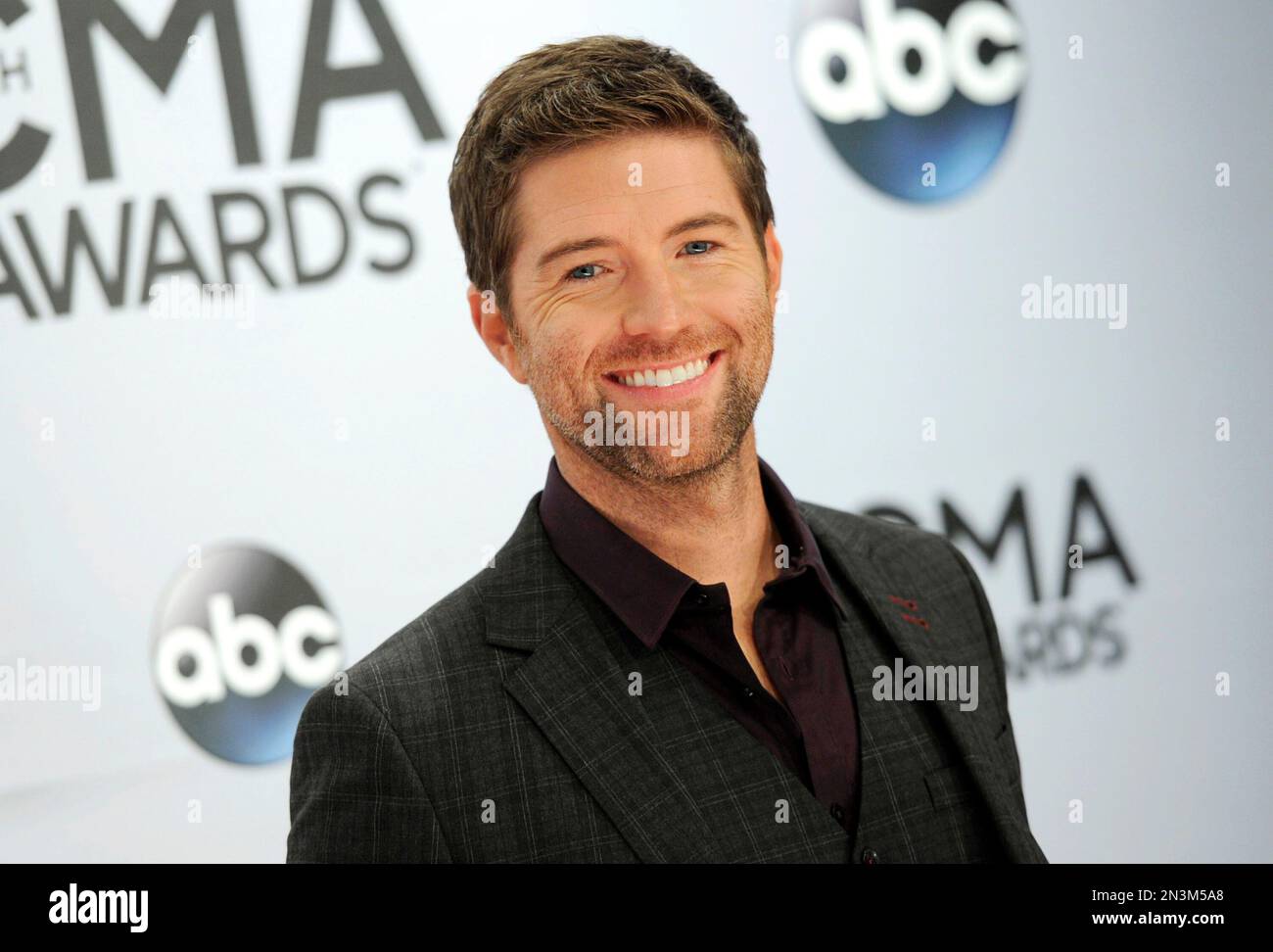 Josh Turner arrives at the 48th annual CMA Awards at the Bridgestone ...