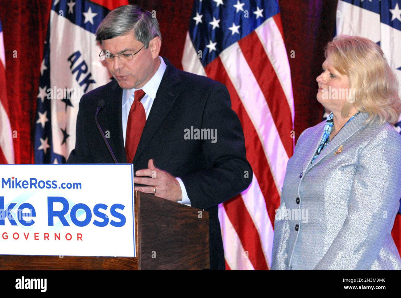 Arkansas Democratic gubernatorial candidate Mike Ross gives his ...