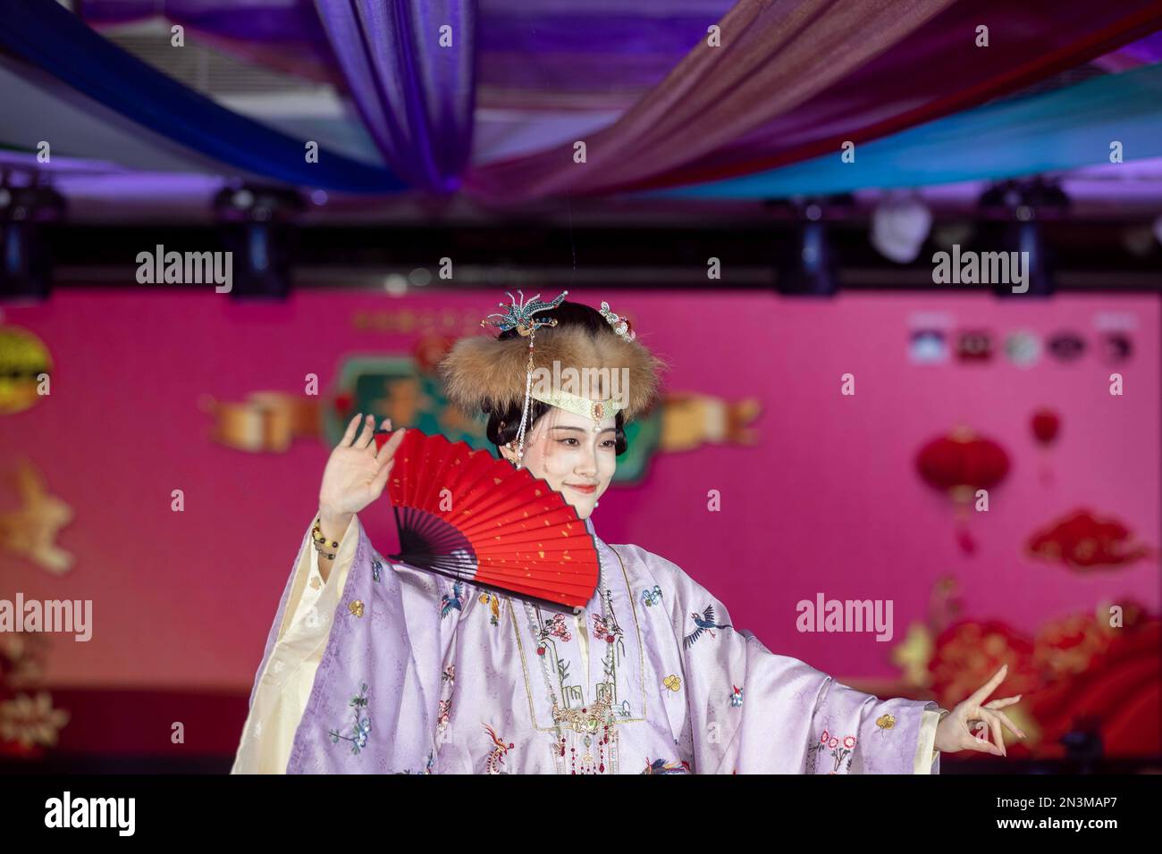 A Hanfu competition was held in Wong Tai Sin Temple on Lantern Festival ...