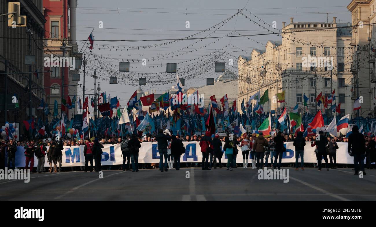 Pro-government groups with Russian flags ready to march through ...