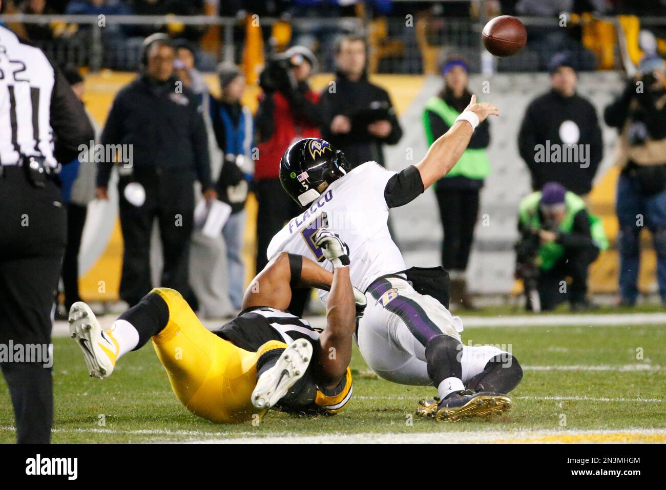 Pittsburgh Steelers linebacker James Harrison (92) sacks Baltimore ...