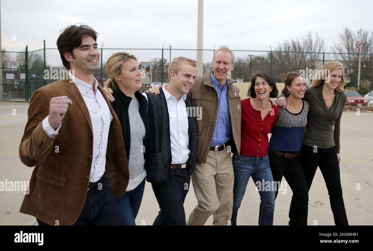Republican gubernatorial candidate Bruce Rauner, center, and his wife ...